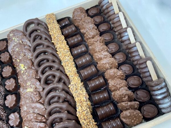 TWISTED SPECIALTY CHOCOLATE & NUT GIFT TRAY - Twisted Gourmet Chocolates